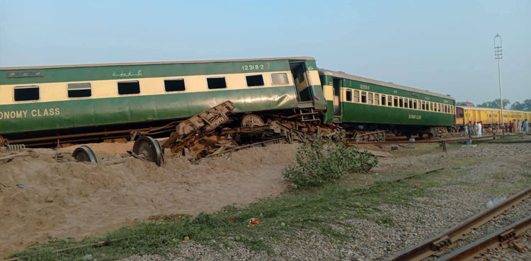 Railways minister issues stern warning to officers after Awam Express ...